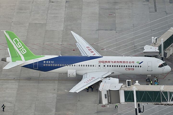 国产大飞机C919首降武汉天河，民航湖北空管分局全力保障 - 中国民用航空网