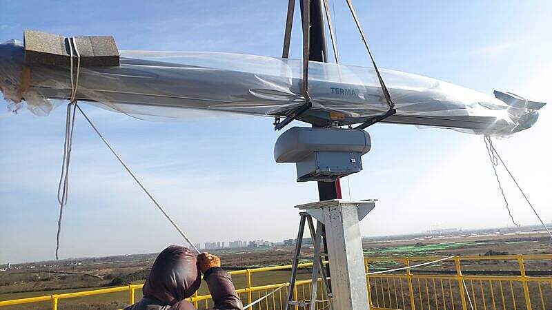 西北空管局工程指挥部顺利完成成任村场面监视雷达天线吊装 民用航空网