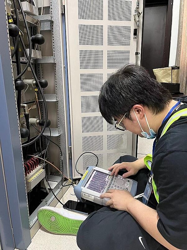 西北空管局空管中心技保中心通信运行室顺利完成南线甚高频设备换季工作 民用航空网