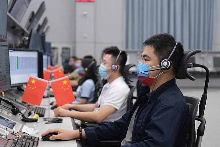 民航珠海进近管制中心保障第十四届中国航展首支飞行表演队抵珠 中国民用航空网