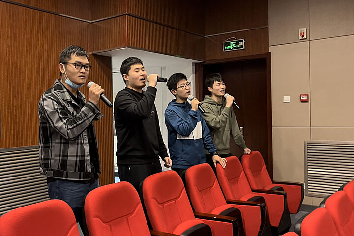 河南空管分局进近团支部隔离值守期间开展唱歌活动 民用航空网