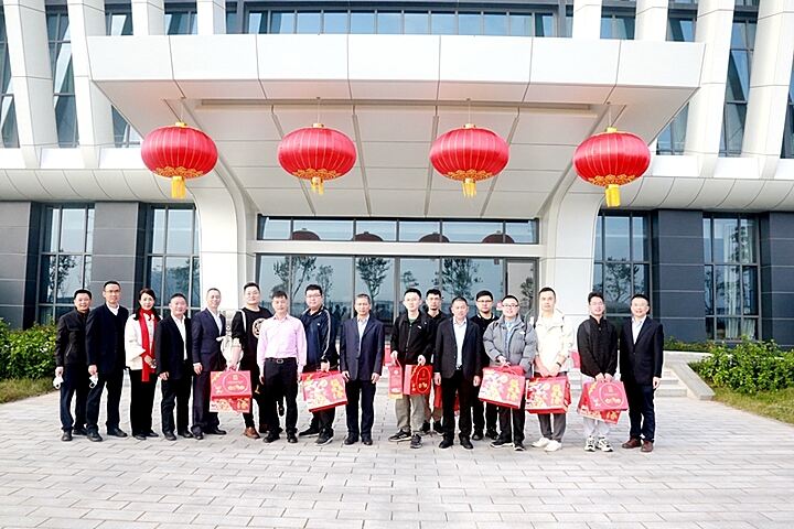 湛江空管站开展年初一新春慰问活动 中国民用航空网