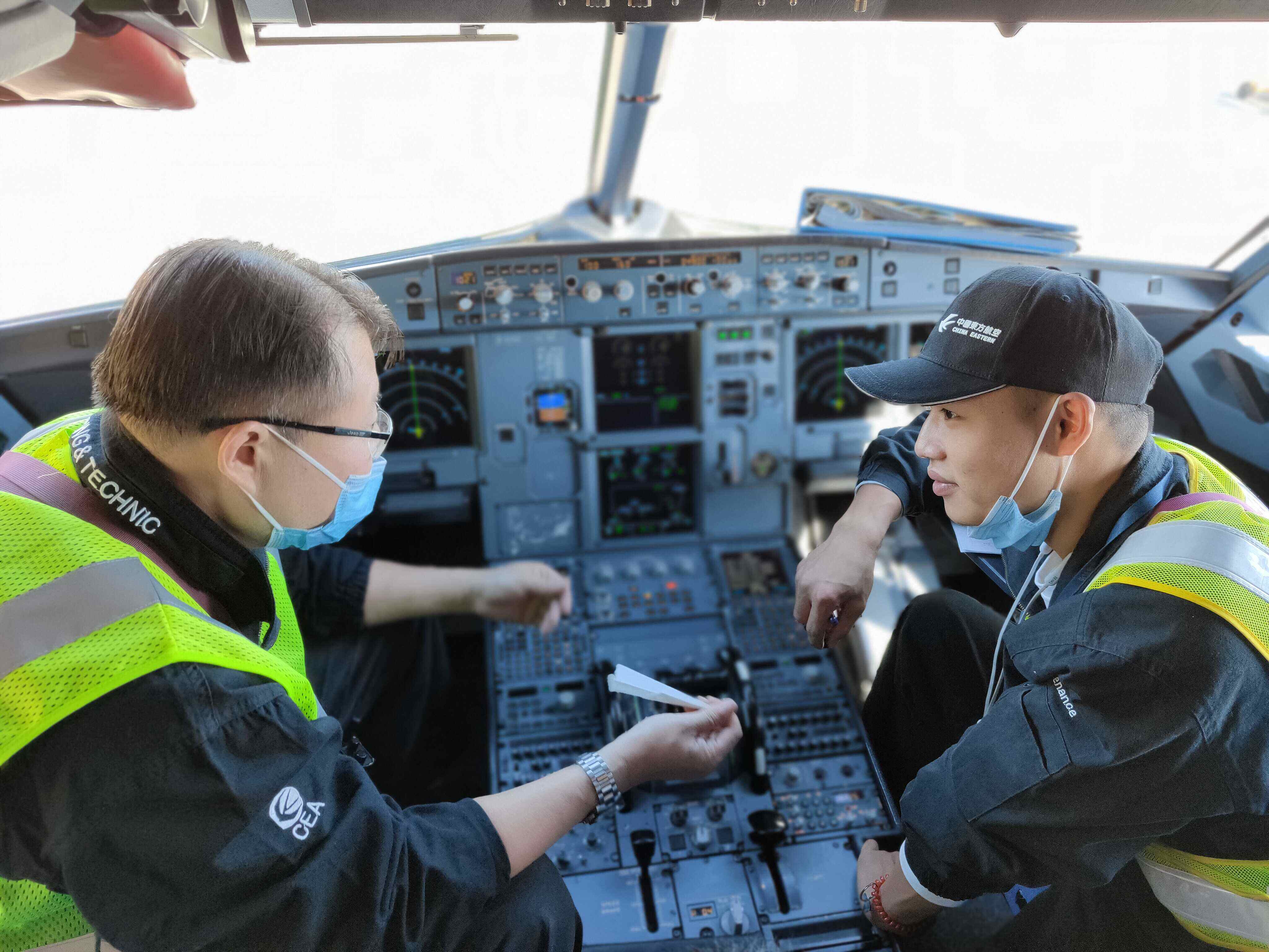 “老”带“新”、“新”促“老”，结对共成长--记东航技术江西分公司师徒王江东郭兴忠 - 中国民用航空网