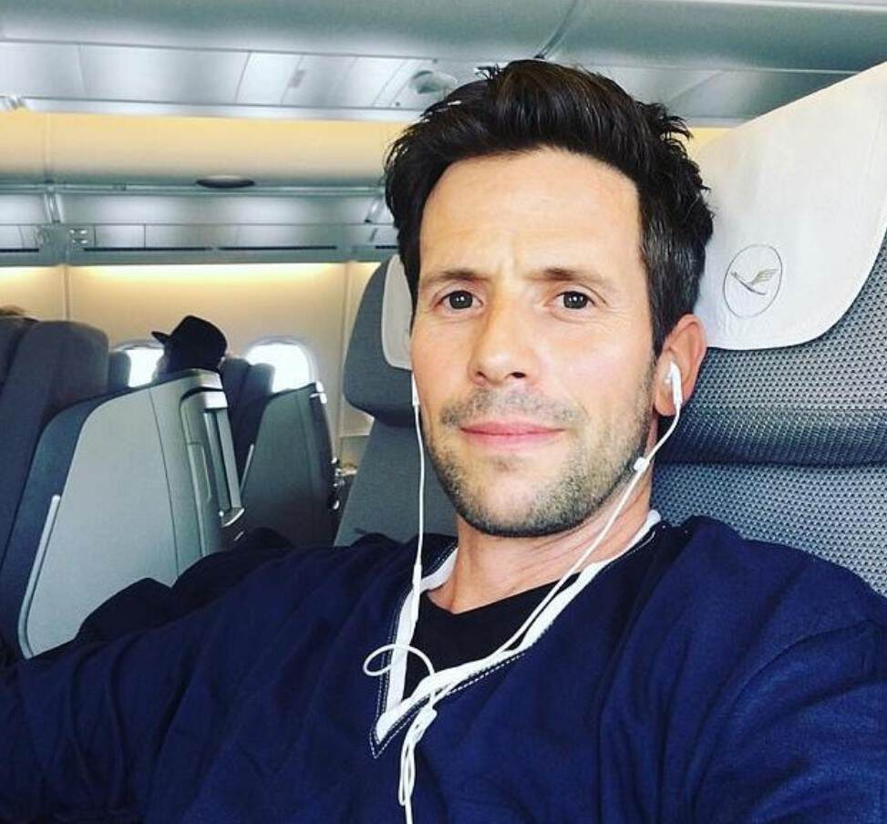 51岁德国男星与两女儿坠机身亡 - 民用航空网